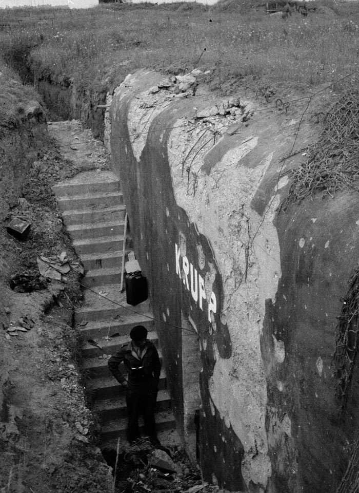'Tony Streat, examining the defences of the Radar Station', Normandy ...