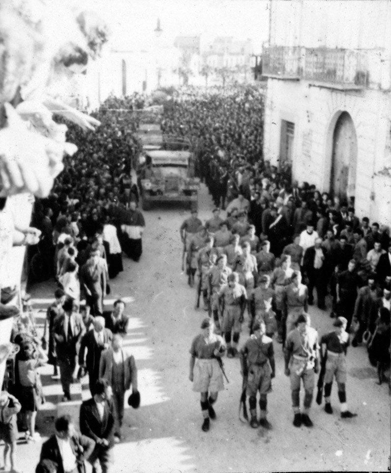 The funeral of Lieutenant Kenneth Colville Kiddle and Troopers Donald ...