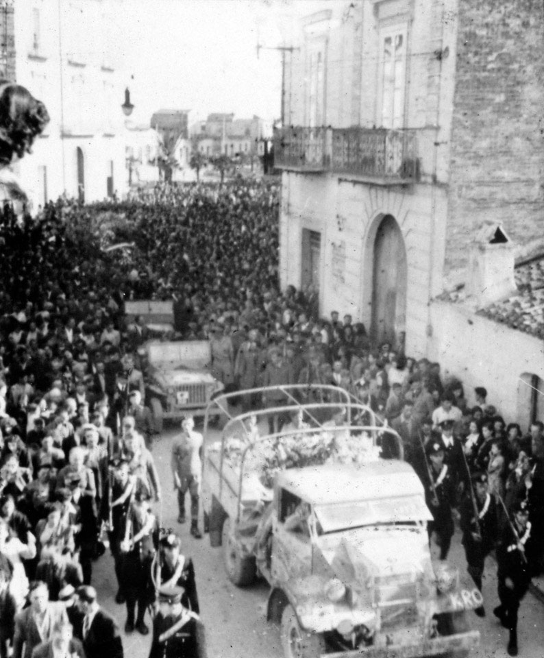 The funeral of Lieutenant Kenneth Colville Kiddle and Troopers Donald ...