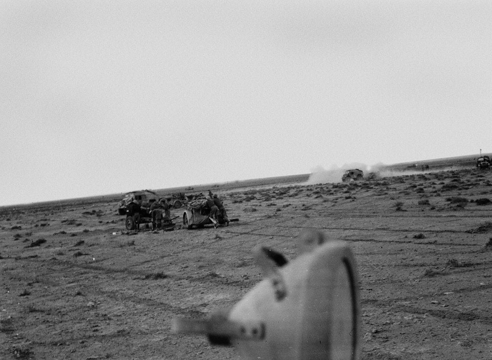 25-pounders in action, North Africa, 1942 | Online Collection ...