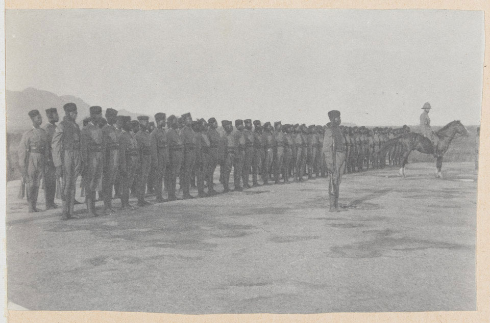 Captain Monk Mason and troops of the Northern Nigeria Regiment at ...