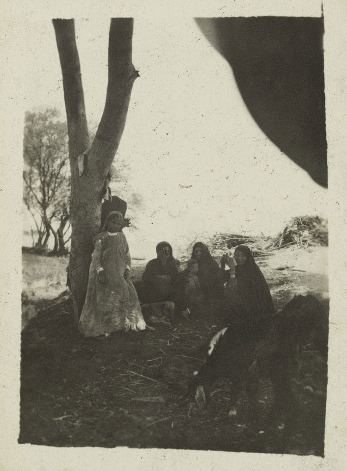Egyptian women and children sheltering under a tree, 1916 | Online ...
