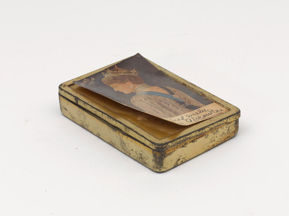 Queen Alexandra tobacco box, Christmas 1914 | Online Collection ...