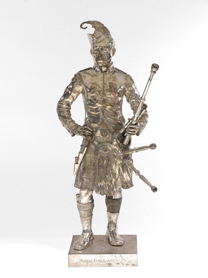 Statuette of Piper Findlater VC, 1st Battalion Gordon Highlanders, 1897 ...