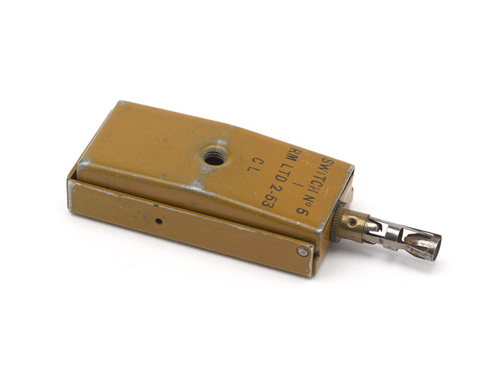 No 5 pressure switch, 1942 (c) | Online Collection | National Army ...