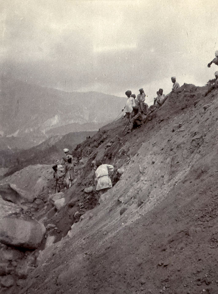 'No 4 S.C. working on Dadh Khul. May 05', 34th Sikh Pioneers ...