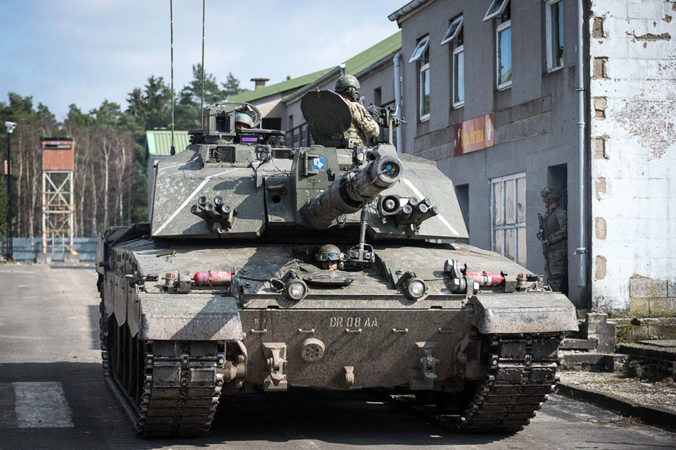 Challenger 2 tank of The Queen's Royal Hussars training in Germany ...