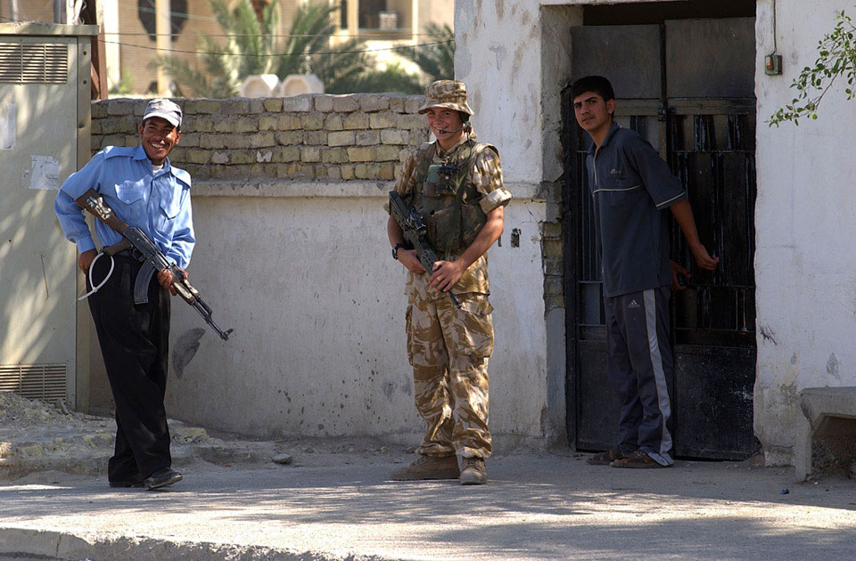 Joint British Army and Iraqi Police patrol, Iraq, 2004 | Online ...