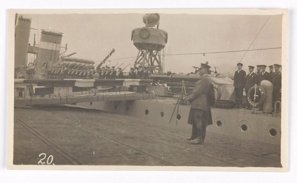 Royal Navy guard onboard the Royal Navy destroyer HMS 'Verdun ...