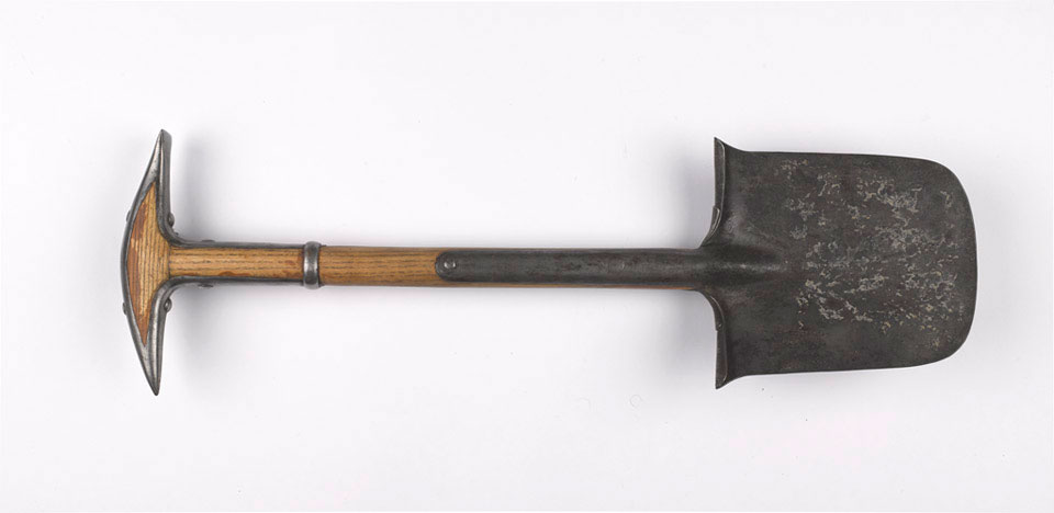 Entrenching spade, infantry units, sealed pattern, 1882 | Online ...