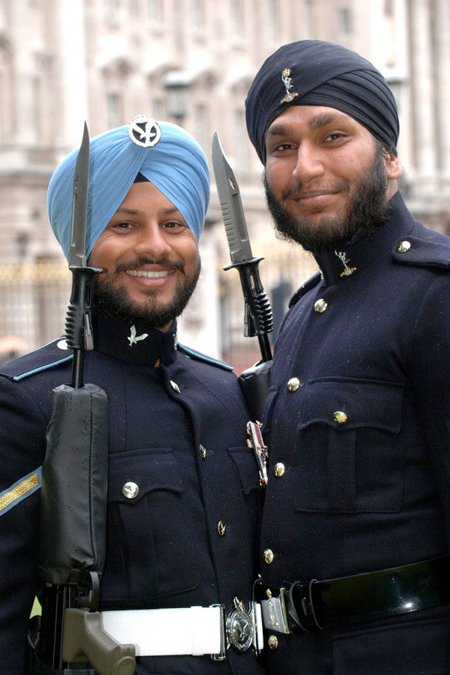 Signaller Simranjit Singh, 21 Signal Regiment, and Lance Corporal ...