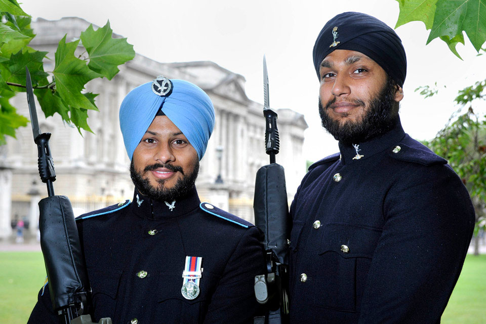 Signaller Simranjit Singh, 21 Signal Regiment, and Lance Corporal ...