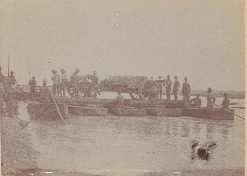 Pontoon carrying a British 60 pounder gun crossing the Diyala River at ...