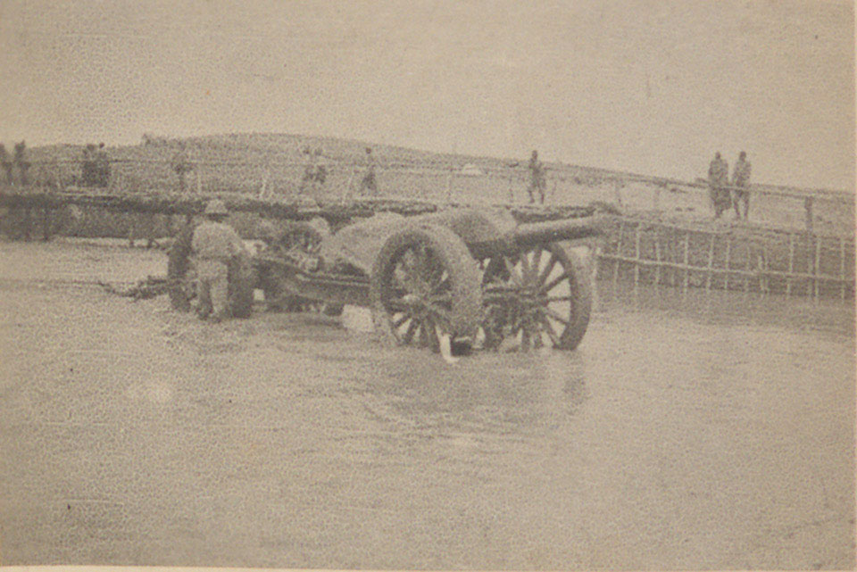 A 60 pounder gun attempting to cross the Diyala River, at Mirjana ...