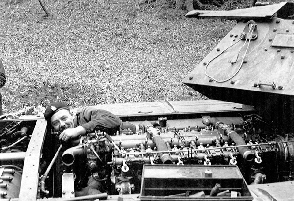 'Chas. Blogg', tank maintenance, 3rd County of London Yeomanry ...
