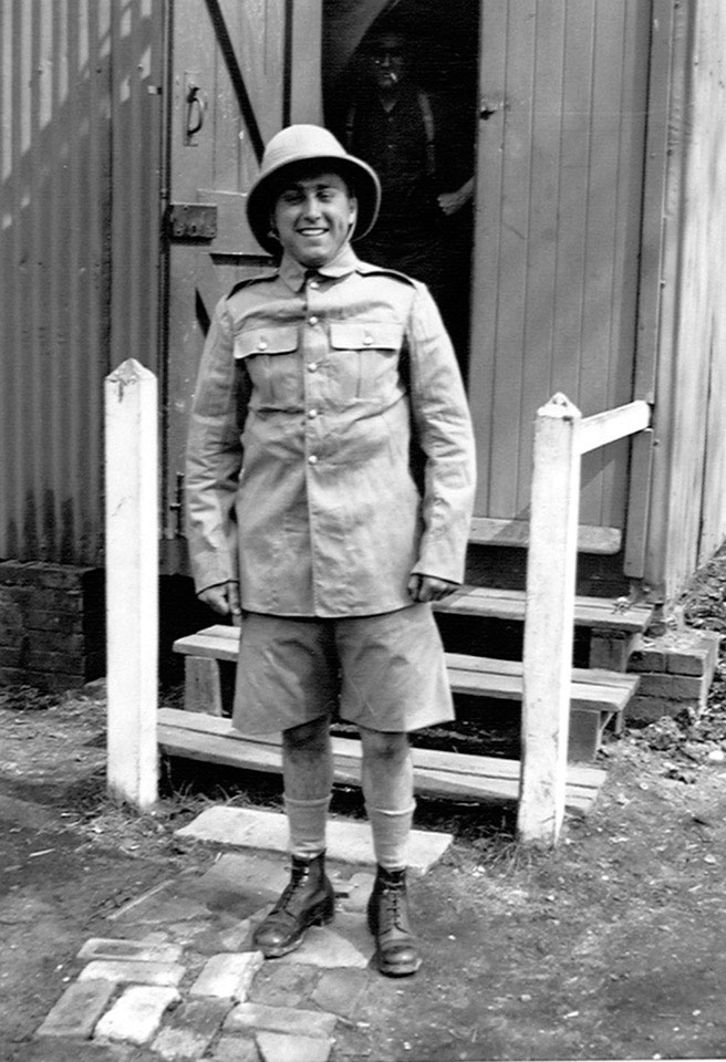 'Peter Canham in tropicals', 3rd County of London Yeomanry ...